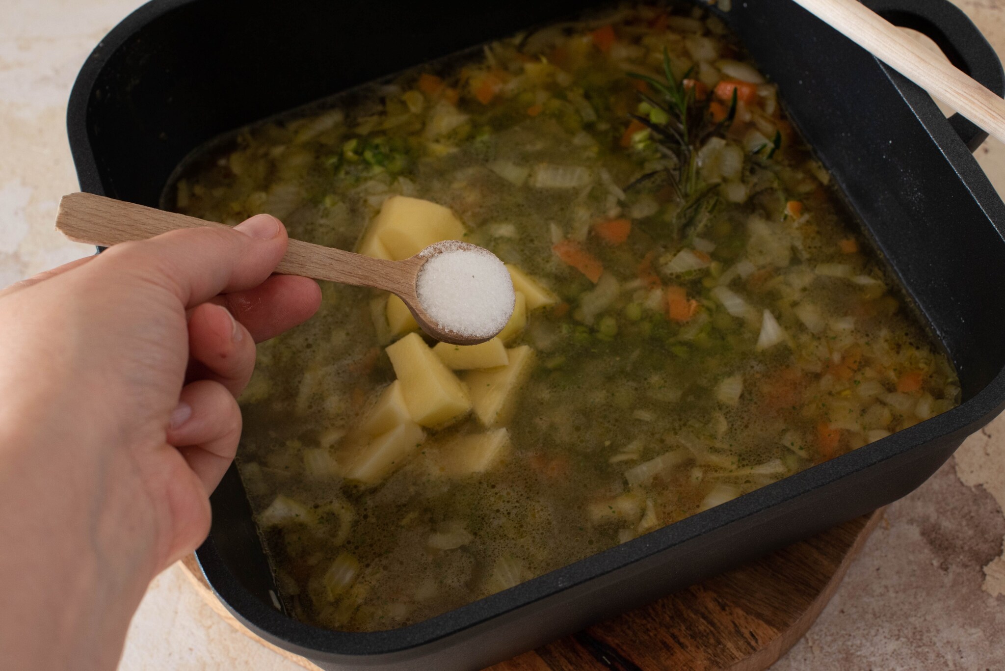 Zuppa di piselli secchi: la ricetta del comfort food semplice e gustoso