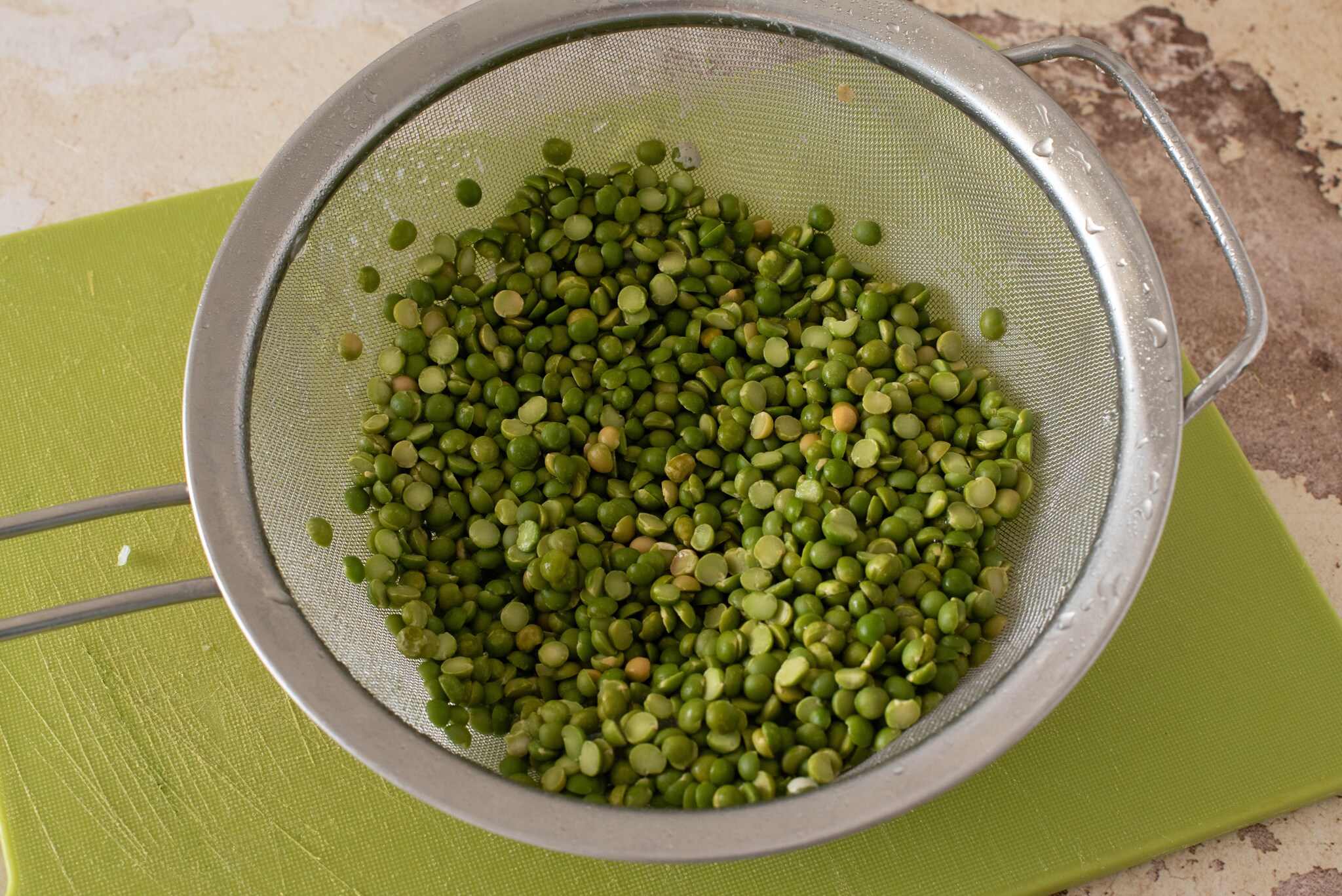 Zuppa di piselli secchi: la ricetta del comfort food semplice e gustoso