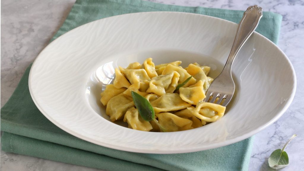 Ravioli del plin: la ricetta della pasta fresca ripiena tipica delle Langhe