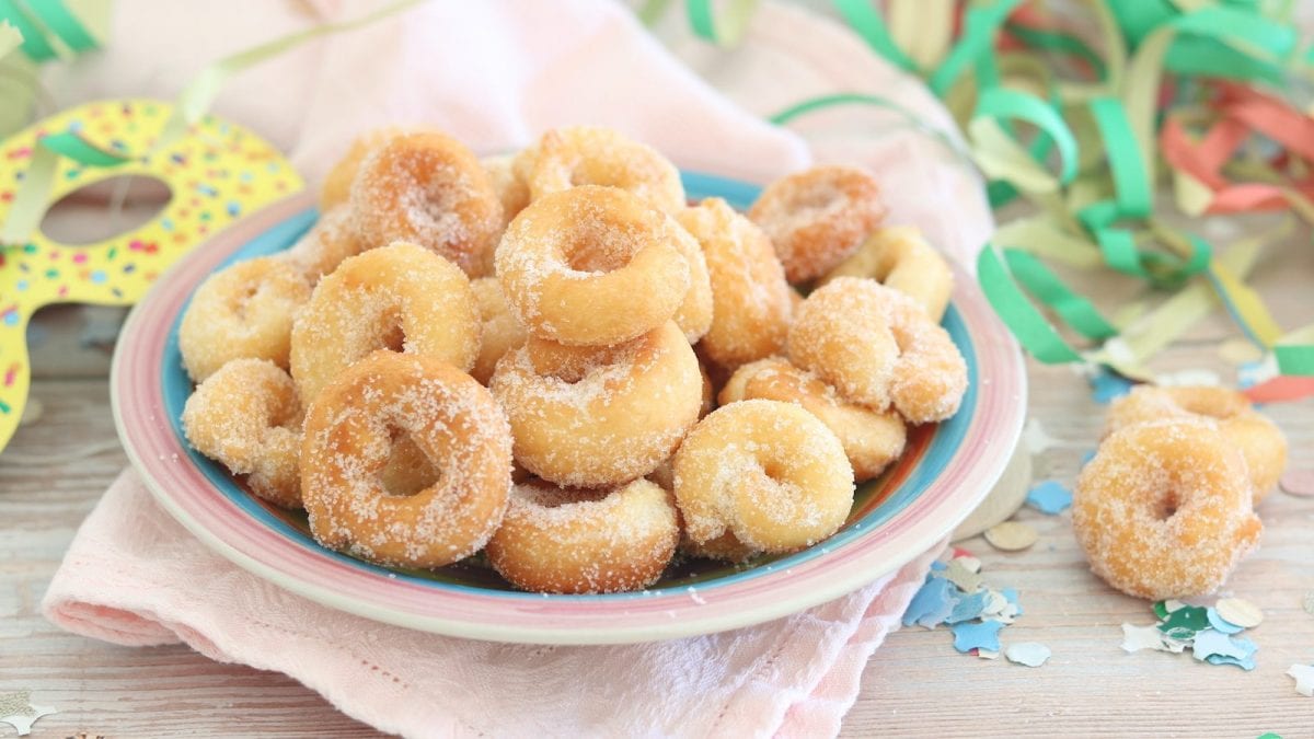 Anellini zuccherati di Carnevale: la ricetta facile e veloce dei ...
