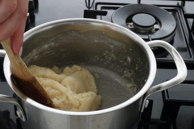 Brighelle alla crema: la ricetta dei bignè fritti di Carnevale