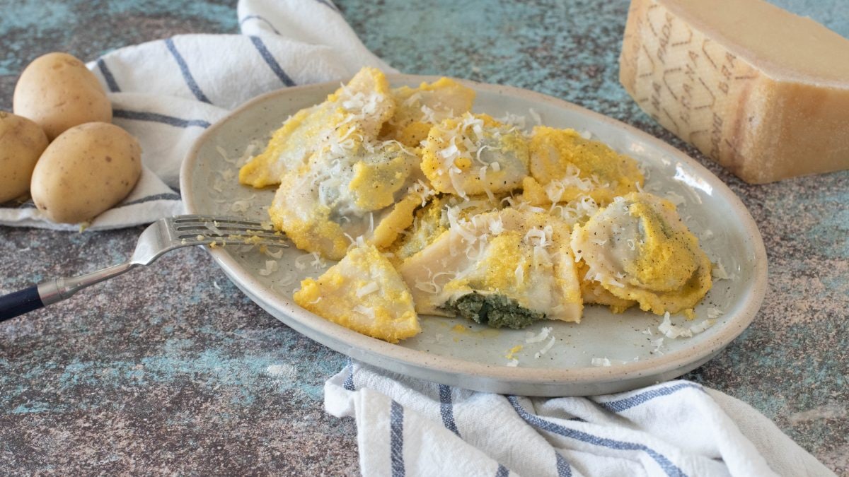 Ravioli del plin: la ricetta della pasta fresca ripiena tipica delle Langhe