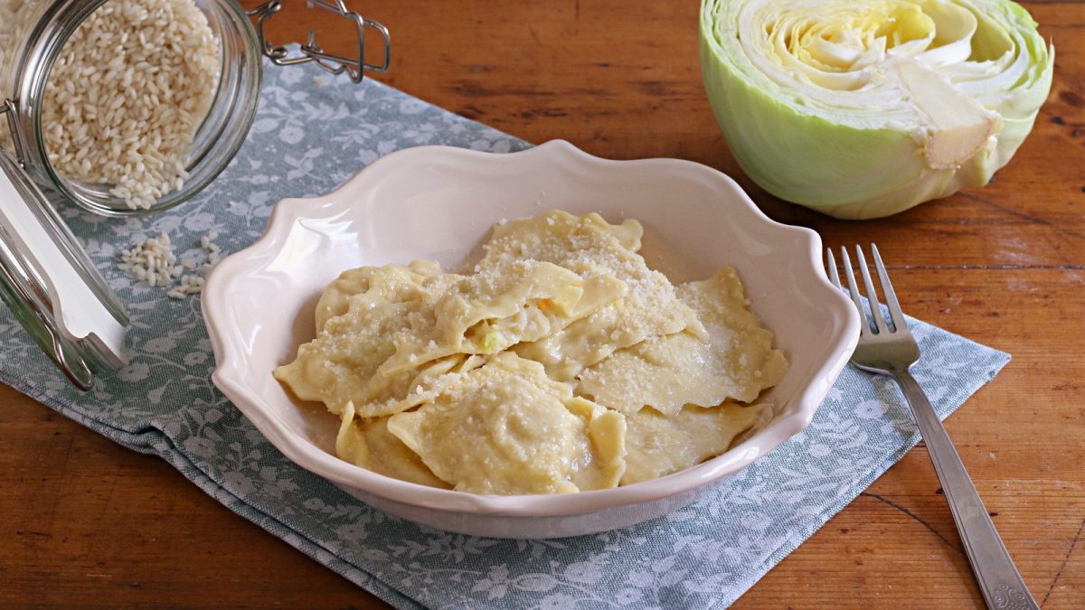 Ravioli del plin: la ricetta della pasta fresca ripiena tipica delle Langhe