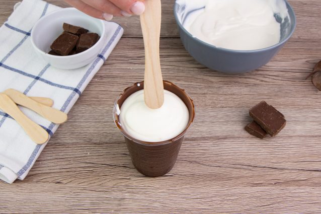 Gelato su stecco: la ricetta per prepararlo a casa con copertura al ...