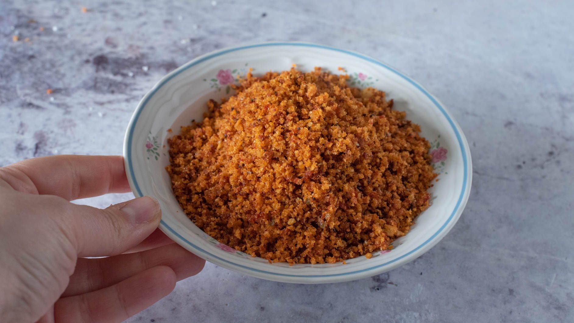 Pasta con la mollica: la ricetta del piatto povero semplice e gustoso