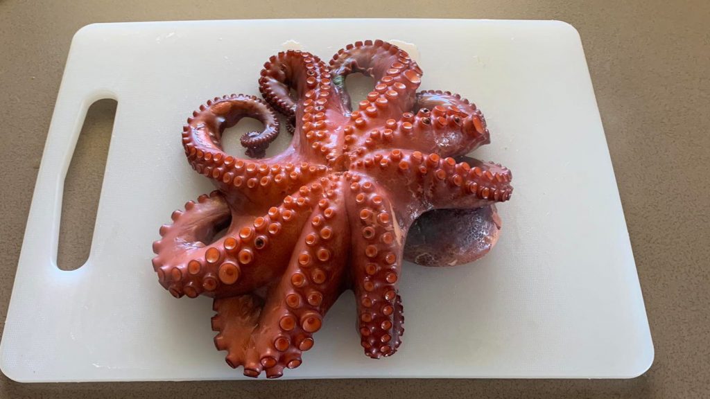 Polpo in caponata: la ricetta in agrodolce della variante siciliana di mare