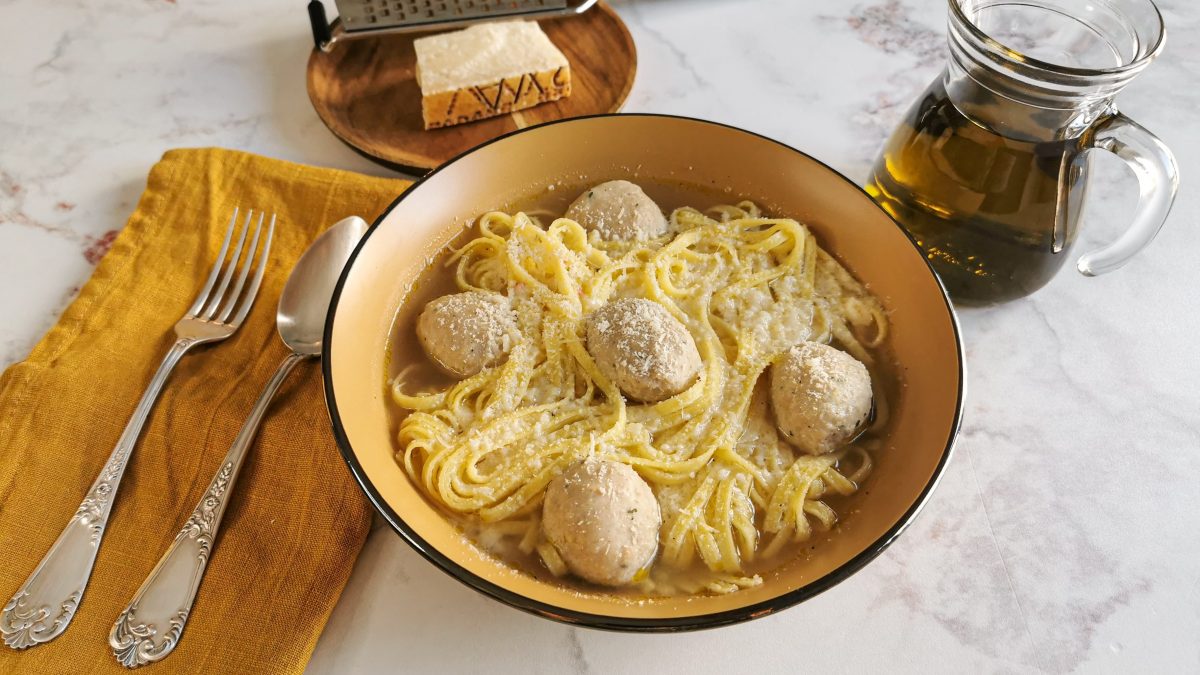 Pasta paddunedda: la ricetta in brodo con palline di carne tipica modicana