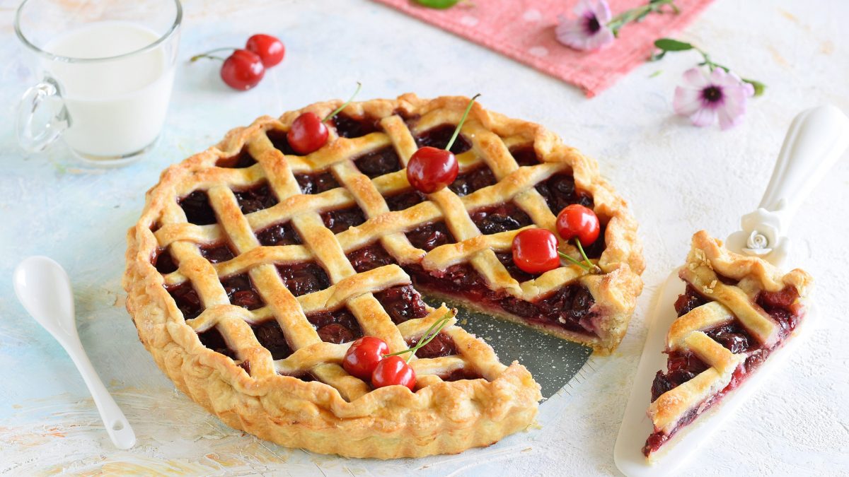 Crostata ricotta e ciliegie: la ricetta del dolce cremoso e profumato