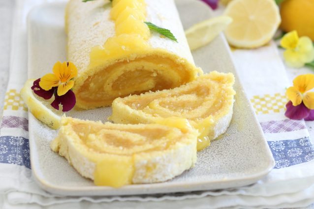 Rotolo al limone: la ricetta del dolce cremoso e profumato