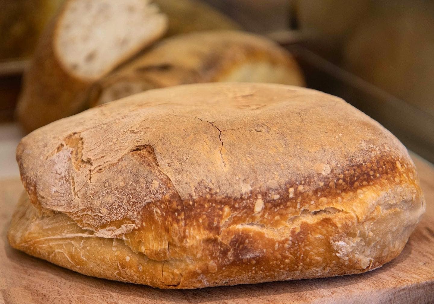 Pane cafone: perché a Napoli la pagnotta si chiama così?