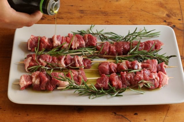 Arrosticini: la ricetta dei tipici spiedini di carne abruzzesi
