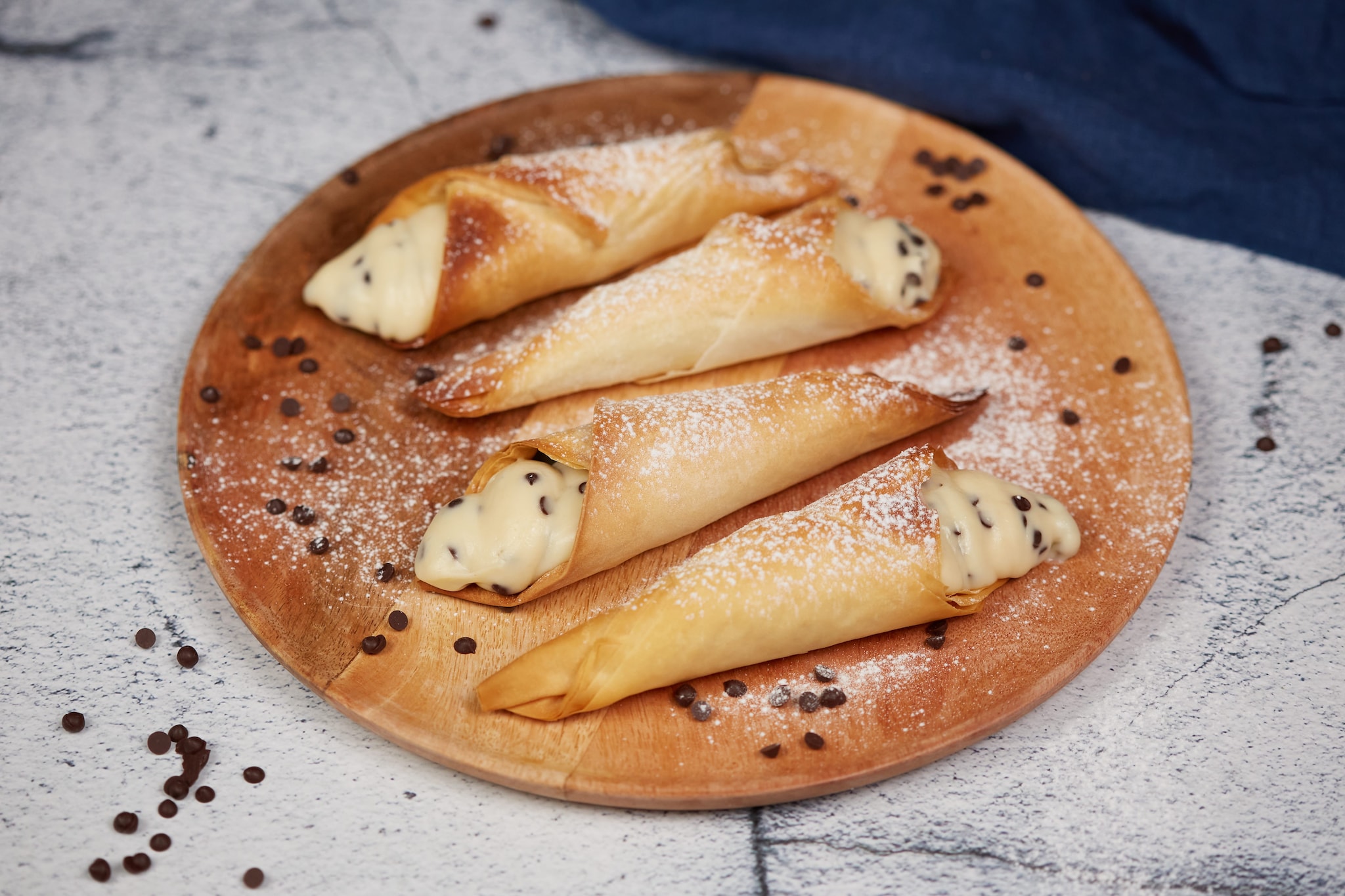 Coni di pasta fillo ripieni: la ricetta dei dolcetti veloci con crema ...