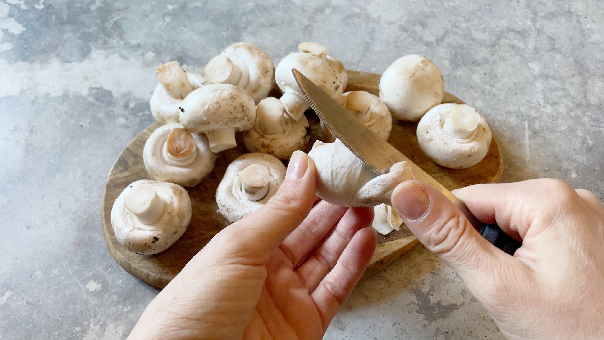 Funghi marinati: la ricetta del contorno leggero con funghi crudi