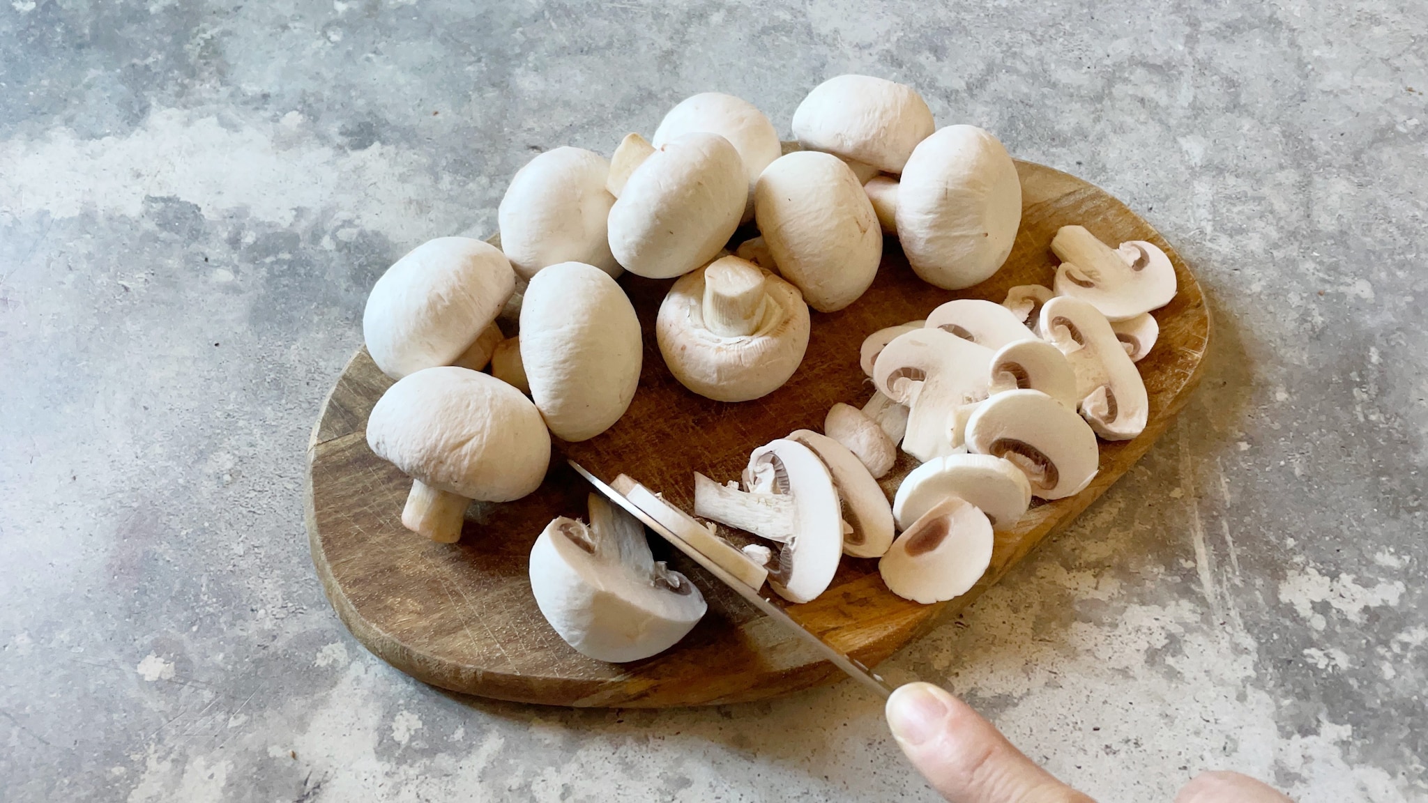 Funghi marinati: la ricetta del contorno leggero con funghi crudi