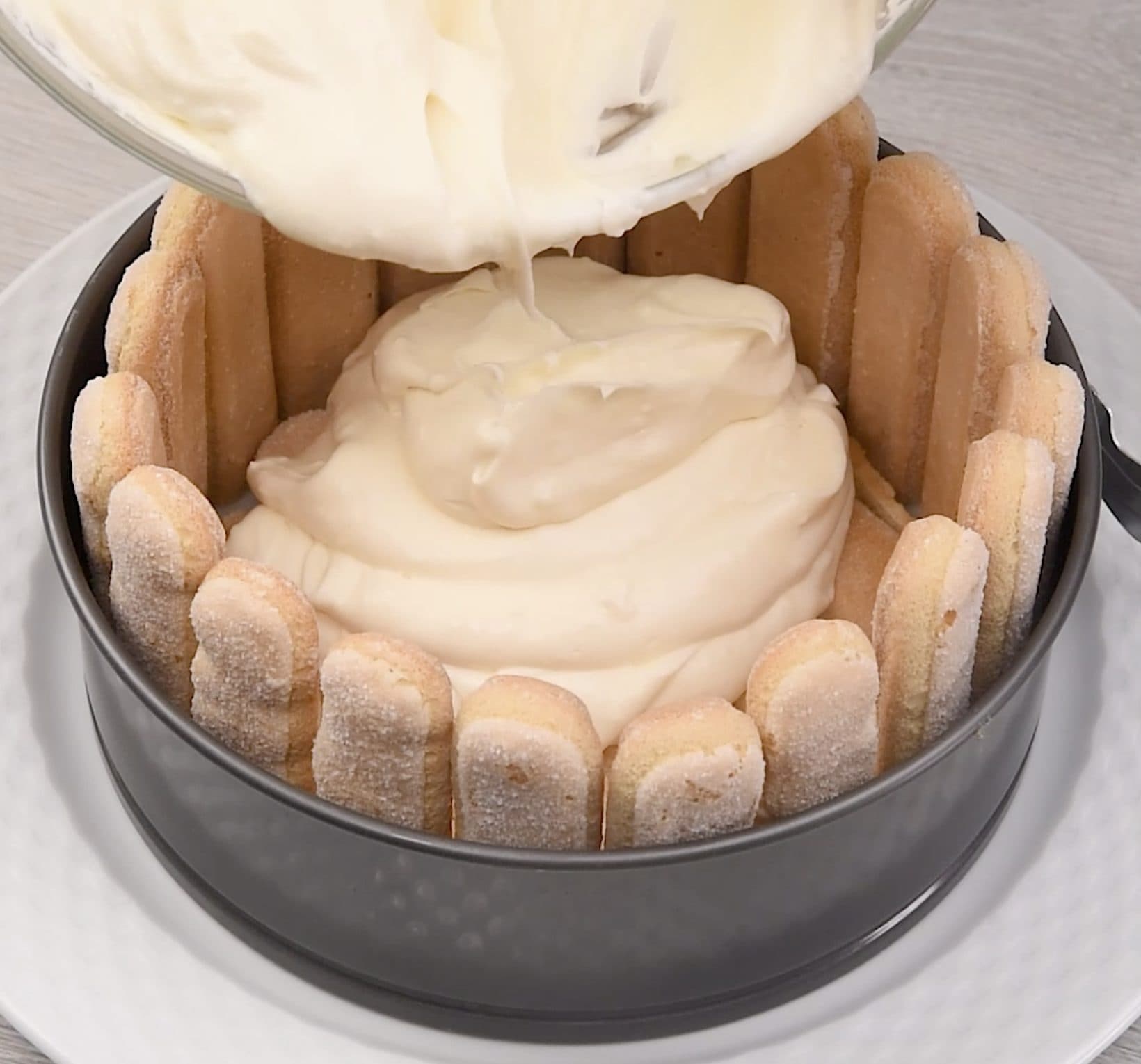 Torta charlotte mimosa: la ricetta del dolce all'ananas goloso e ...