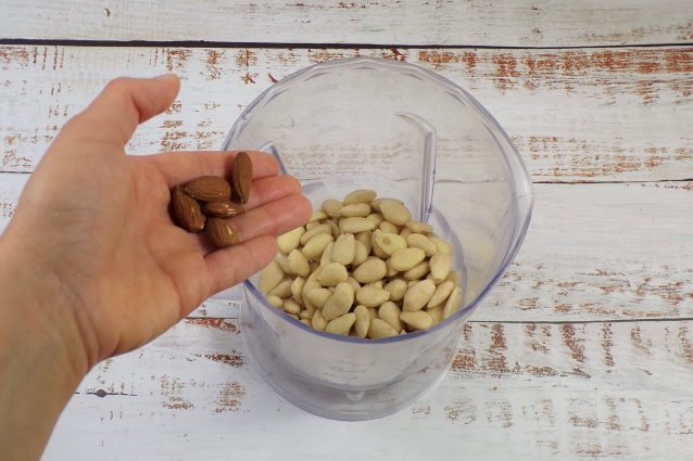 Amaretti: la ricetta dei celebri biscottini secchi profumati e friabili