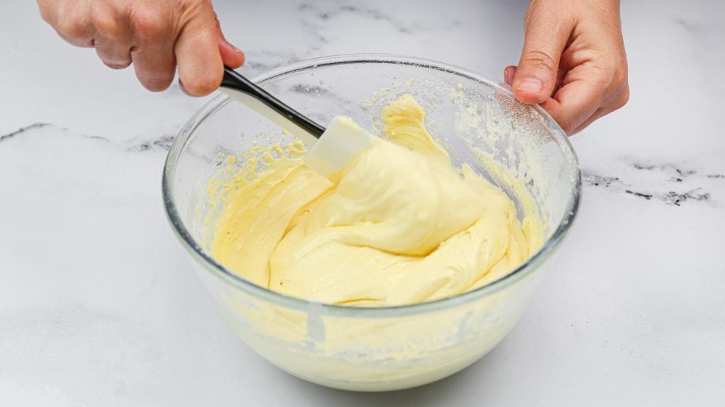 Plumcake con gocce di cioccolato: la ricetta del dolce soffice e goloso