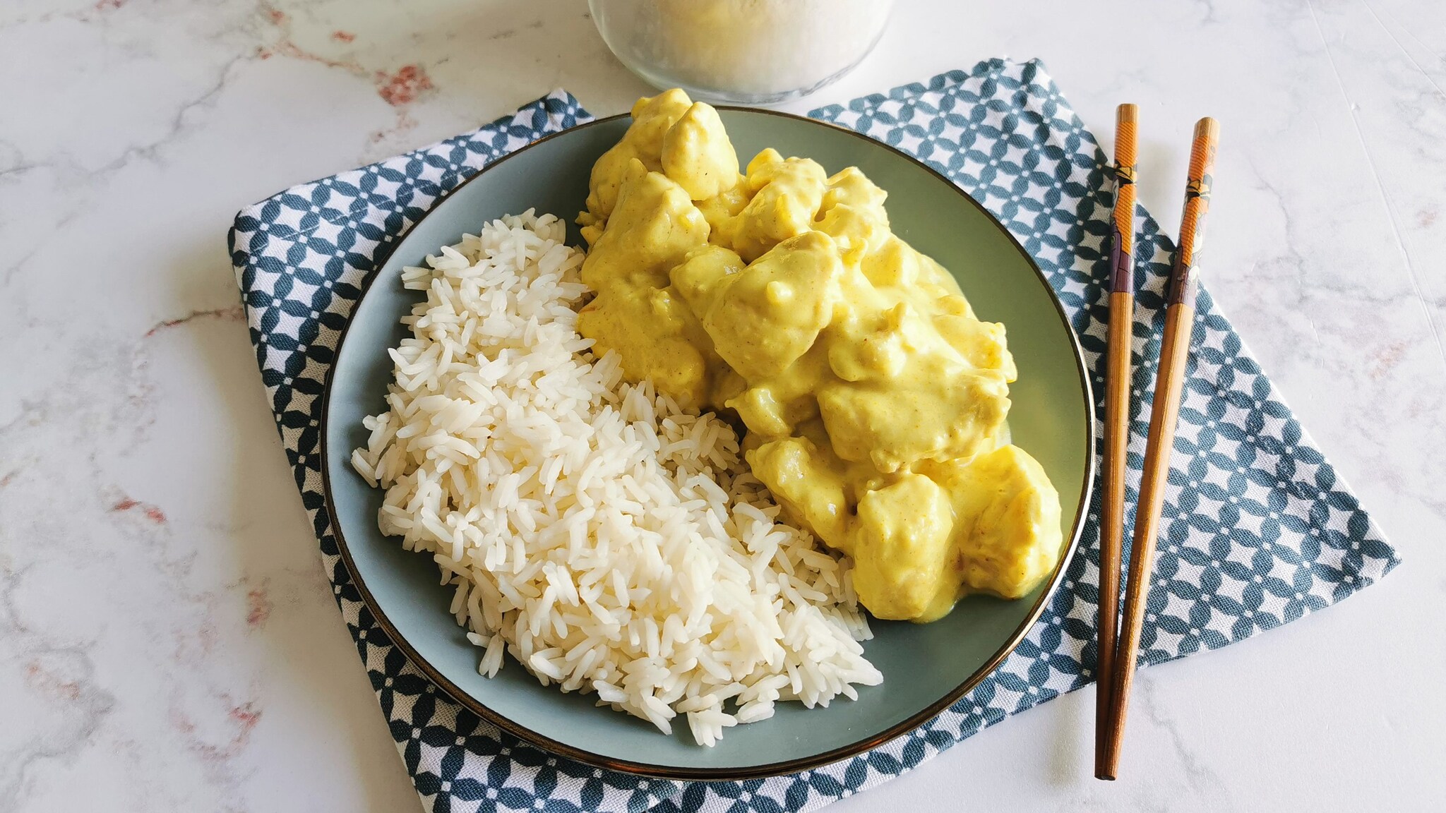 Pollo al latte di cocco e curry: la ricetta del piatto thailandese
