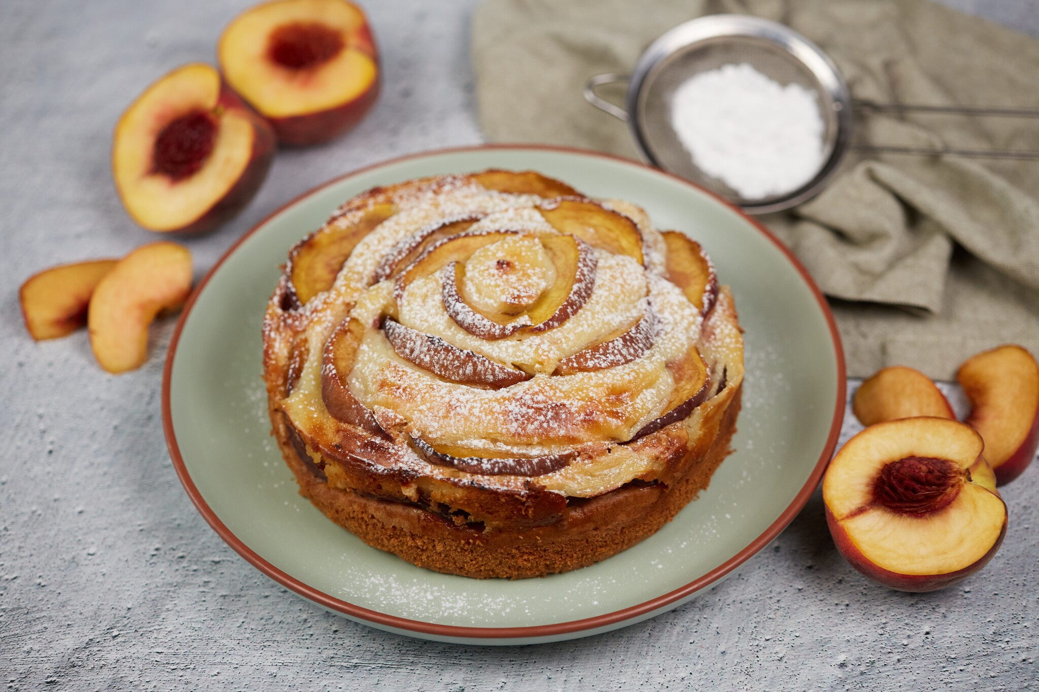 Torta soffice di pesche: la ricetta del dolce goloso senza yogurt