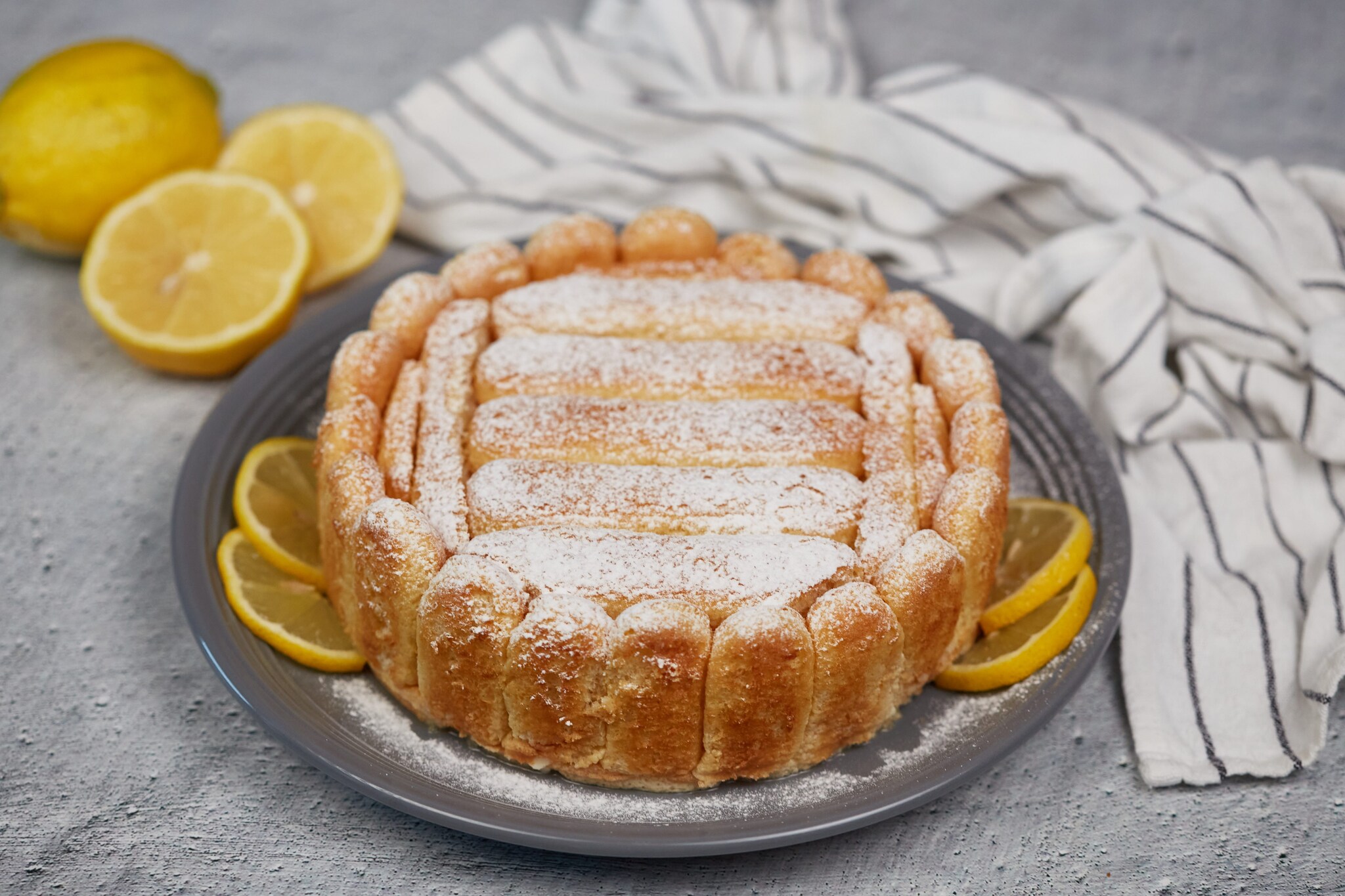 Charlotte al limone: la ricetta del dolce fresco e profumato