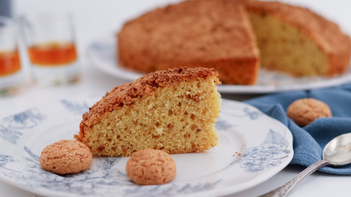 Torta agli amaretti: la ricetta del dolce soffice e profumato