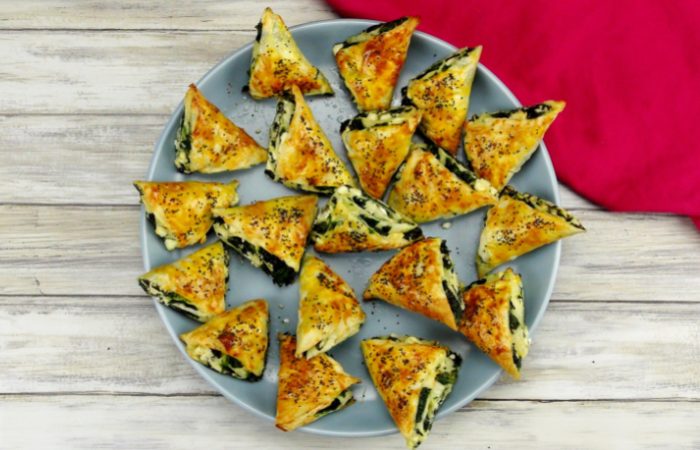 Triangolini di pasta fillo: la ricetta dell'antipasto veloce e sfizioso