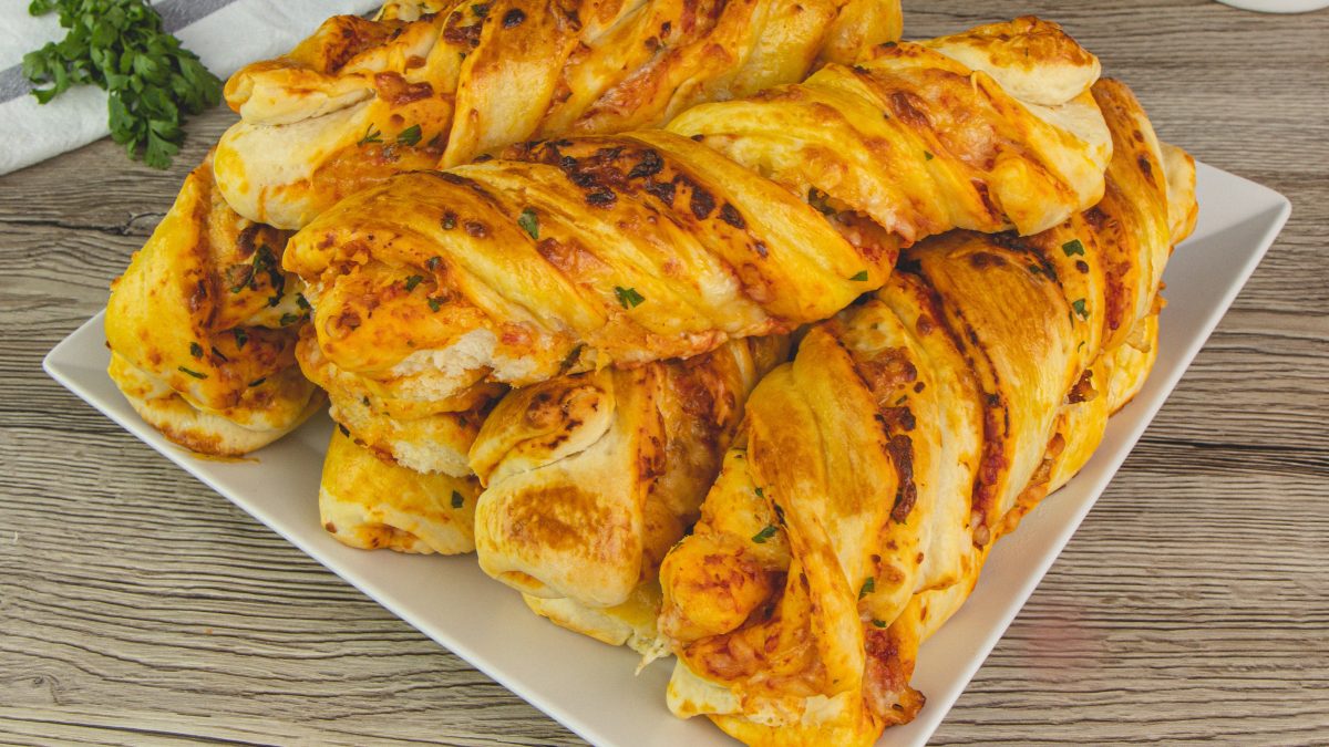 Bastoncini di pizza al formaggio: la ricetta sfiziosa e filante per l ...
