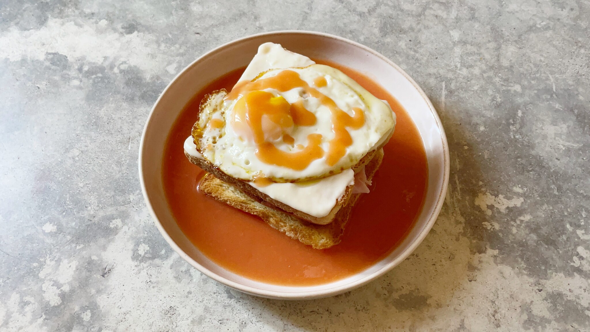 Francesinha: la ricetta del panino ricco e goloso tipico di Porto