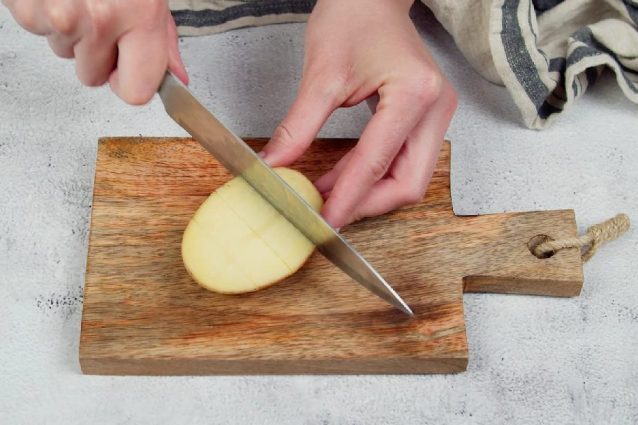 Patate al parmigiano: la ricetta del contorno sfizioso e croccante
