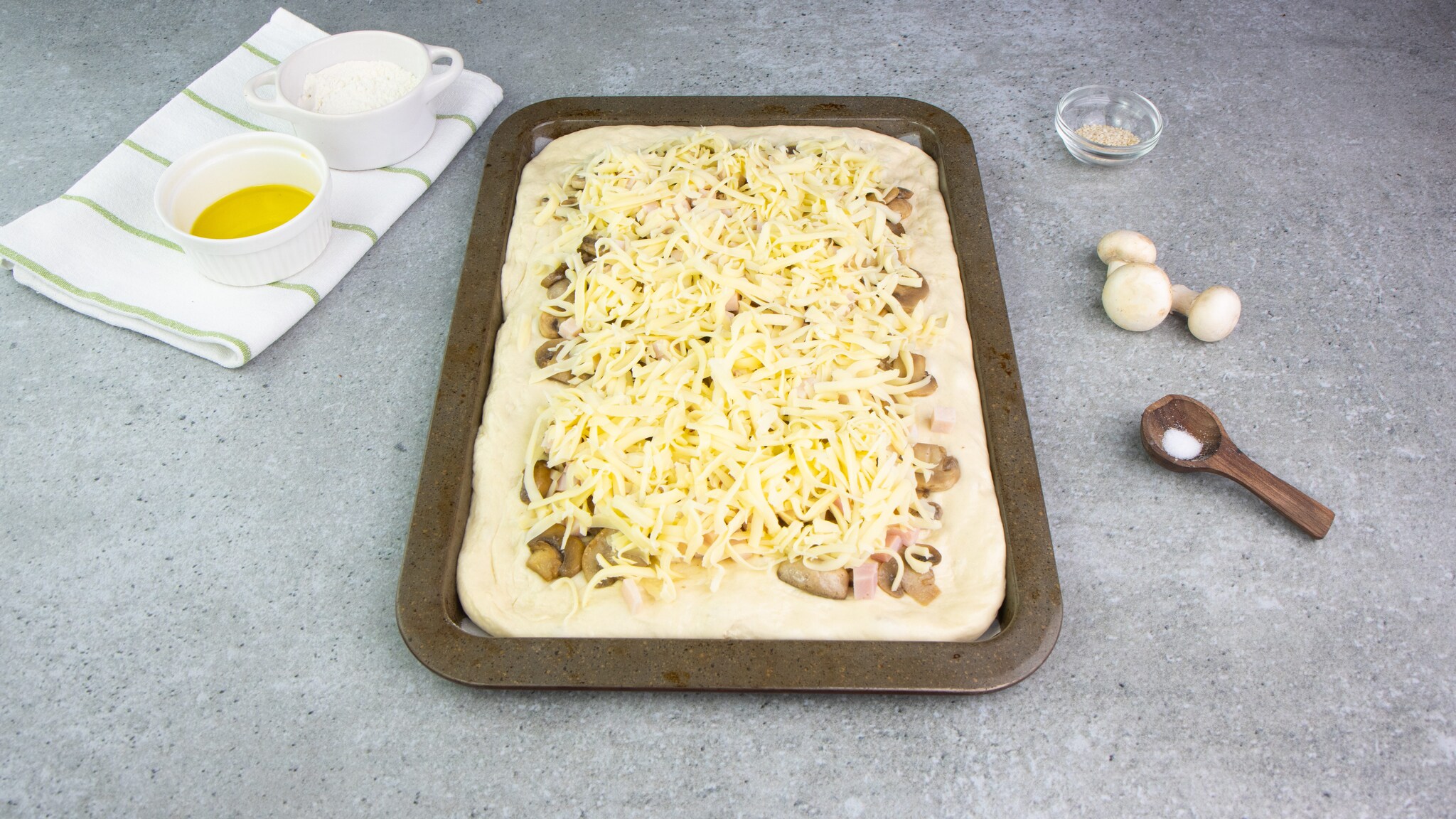 Pizza parigina ai funghi: la ricetta del rustico semplice e goloso