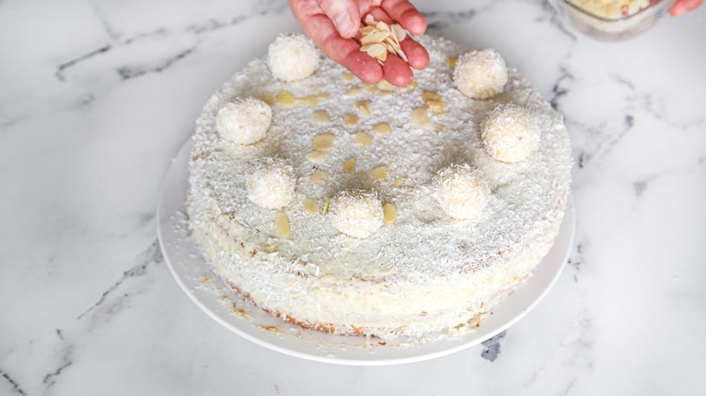 Torta raffaello: la ricetta del dessert scenografico ispirato alle ...