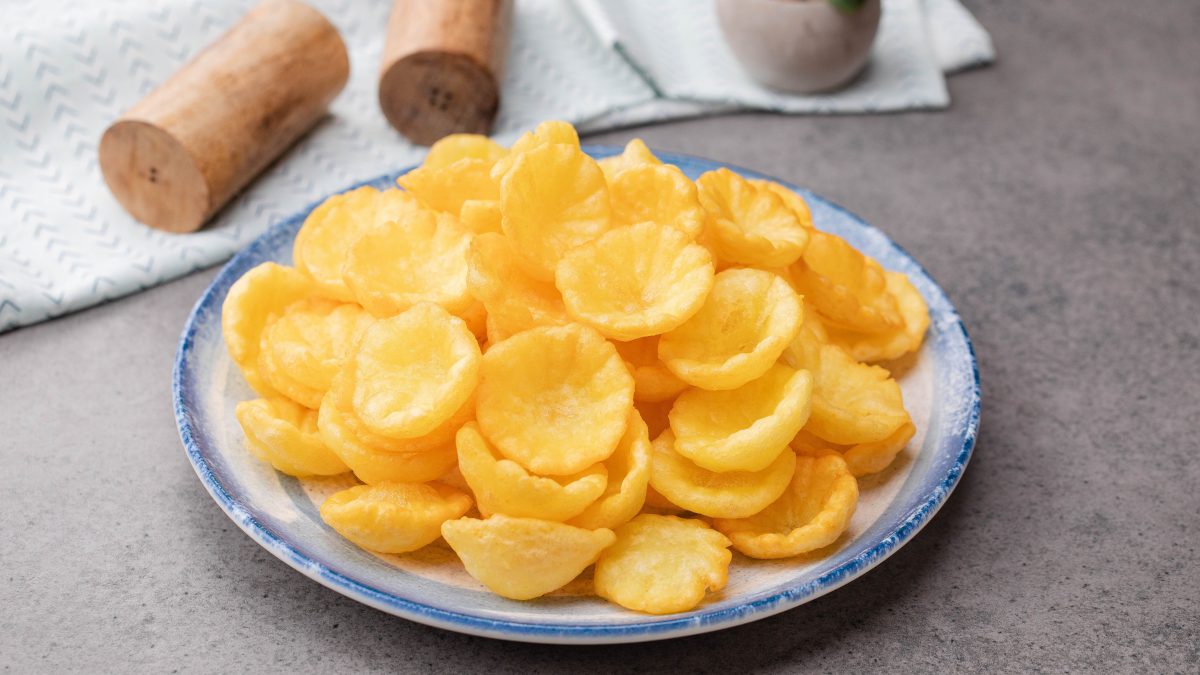 Chips di patate fritte: la ricetta sfiziosa per prepararle croccanti
