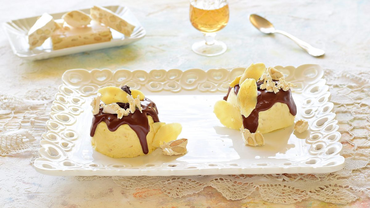 Semifreddo al torrone: la ricetta del dolce al cucchiaio fresco e cremoso