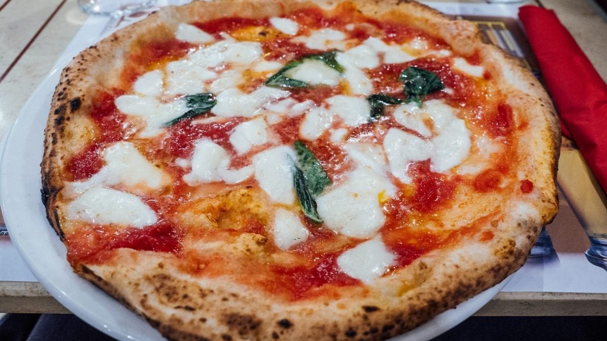 Come si fa la "vera" pizza napoletana