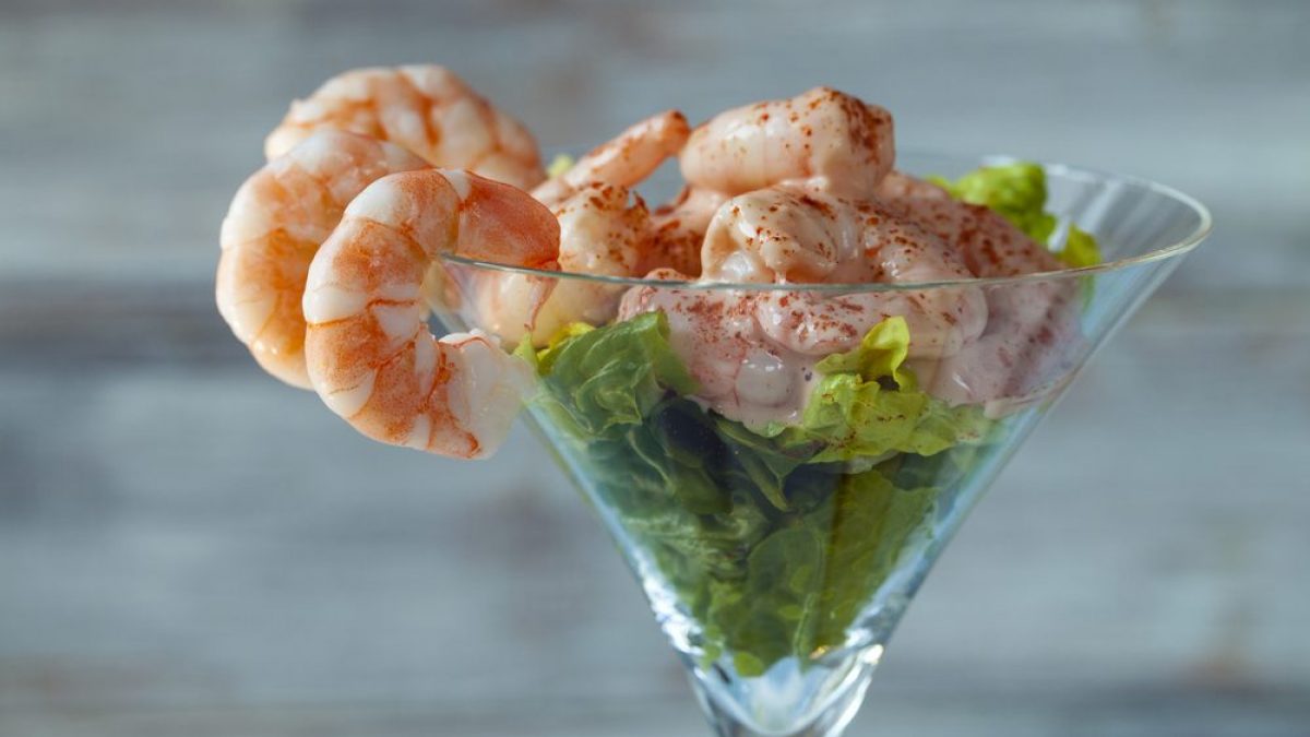 Come fare il cocktail di scampi o gamberi, l'antipasto anni '80 che non ...