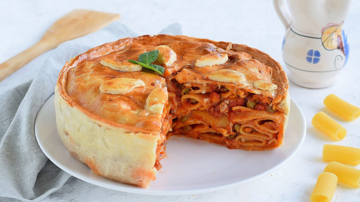 Timballo di pasta alla parmigiana: la ricetta del primo piatto semplice ...