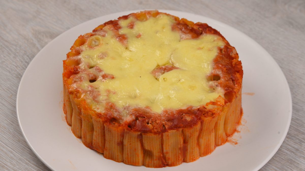 Torta di pasta al forno: la ricetta della pietanza saporita e originale