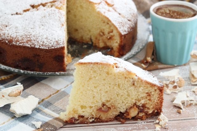 Torta al torrone: la ricetta veloce del dolce perfetto per riciclare il ...