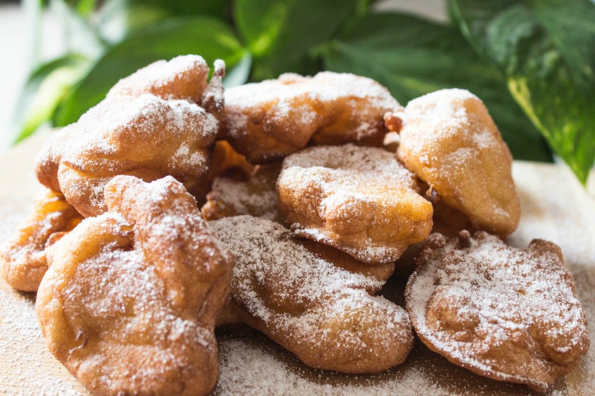 American Style Apple Fritters with Cinnamon Sugar
