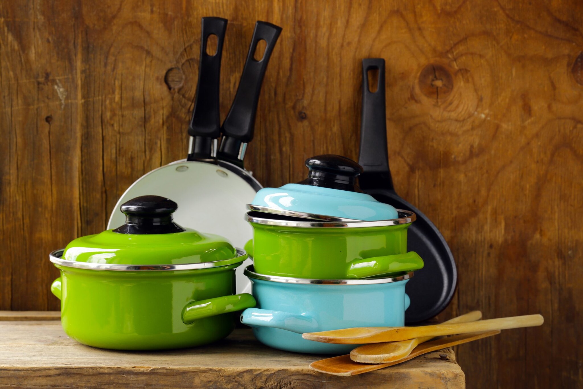 How to Recycle Old Pots and Pans: 13 Ideas to Reuse Them In An Original Way