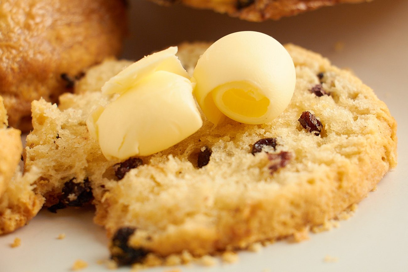 German Currant Buns: a traditional and delicious German dessert