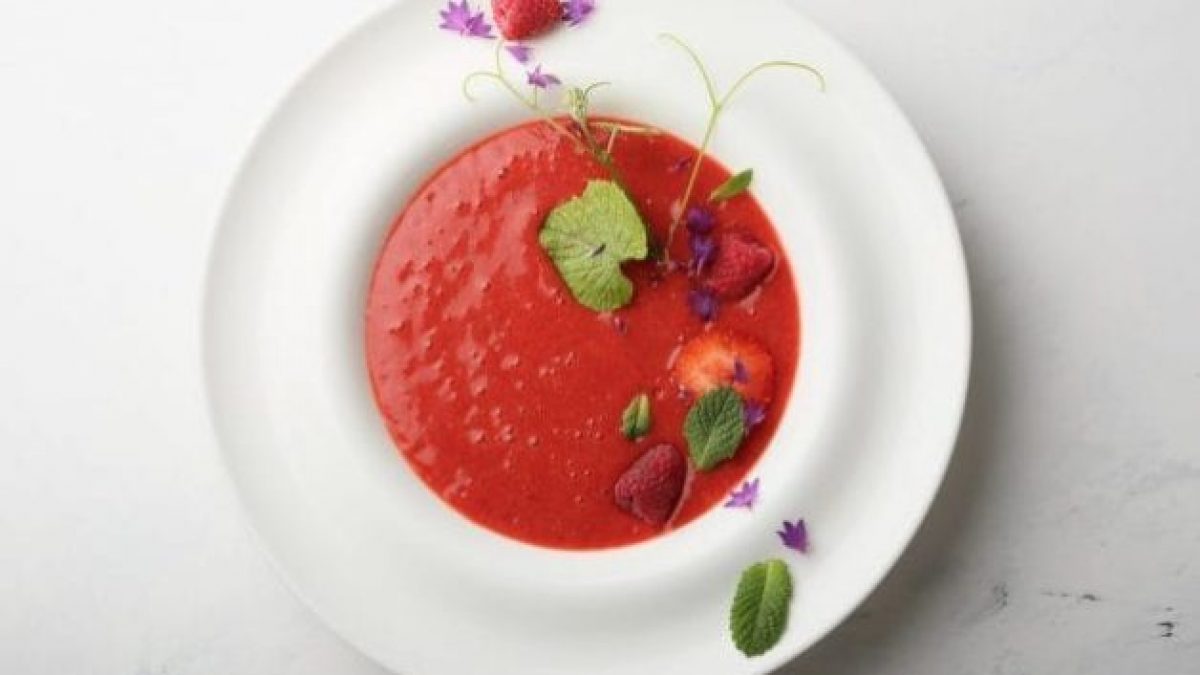 Gazpacho with red fruits: the fresh recipe you need