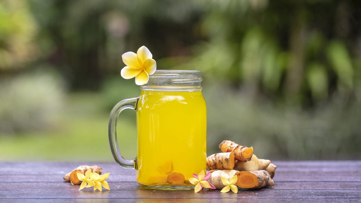 Turmeric lemonade: the recipe for a fresh drink that is good for mood