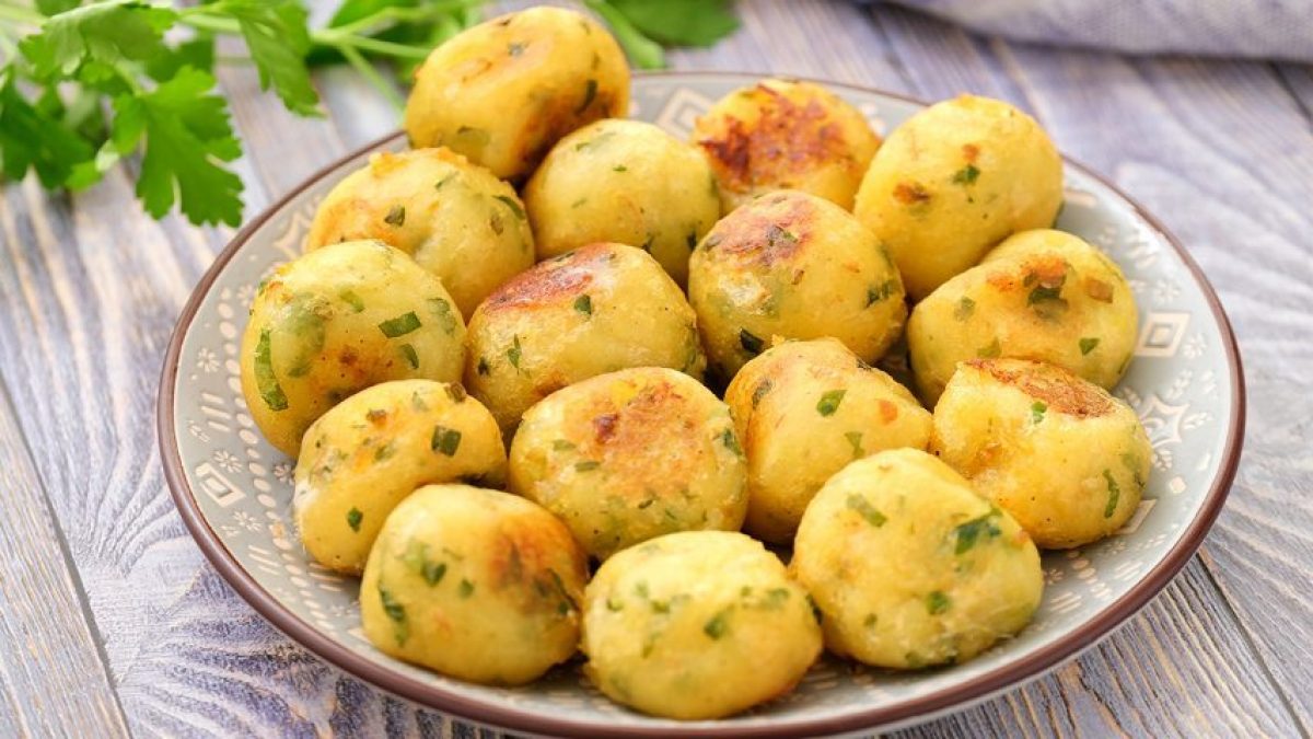 Potato balls: a delicious snack that everyone will love!