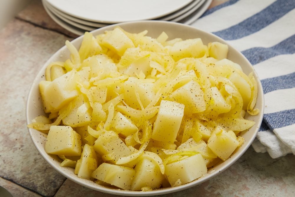 Onion Potatoes: the easy recipe to make a delicious side dish