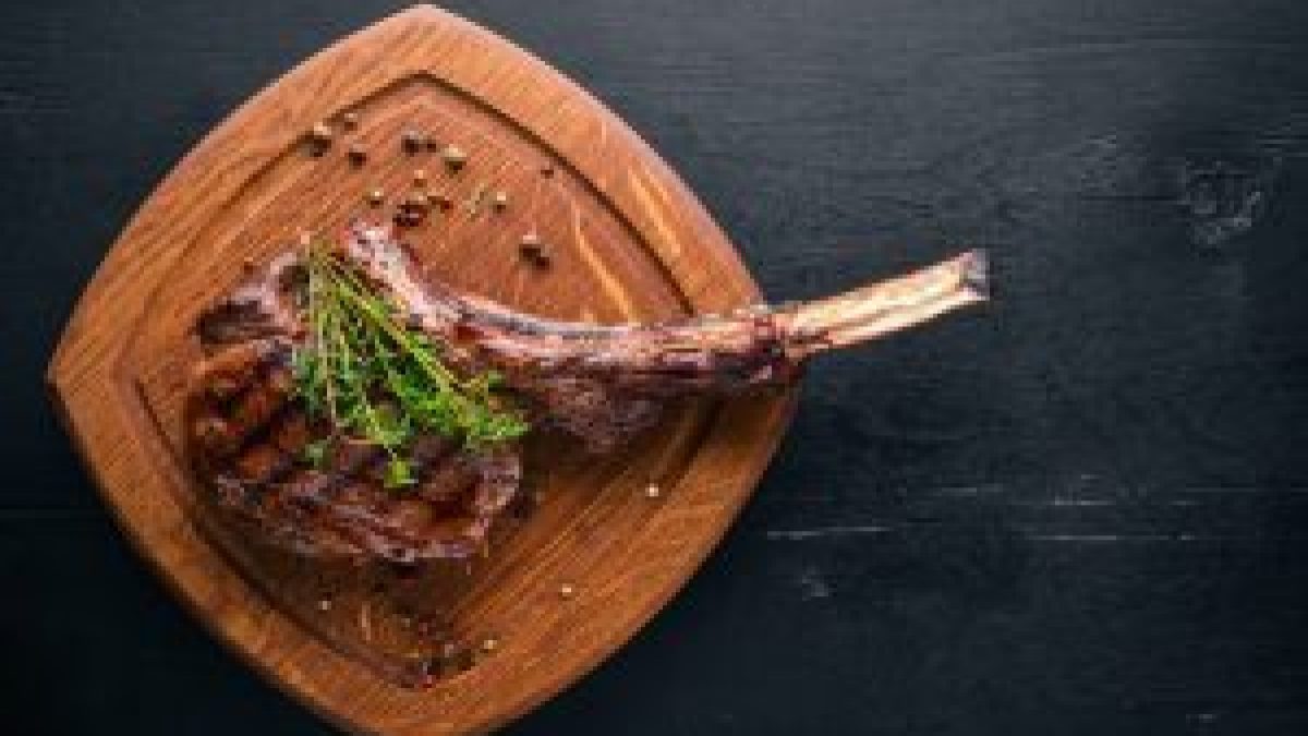 Tomahawk: what it is and how to eat brontosaurus steak