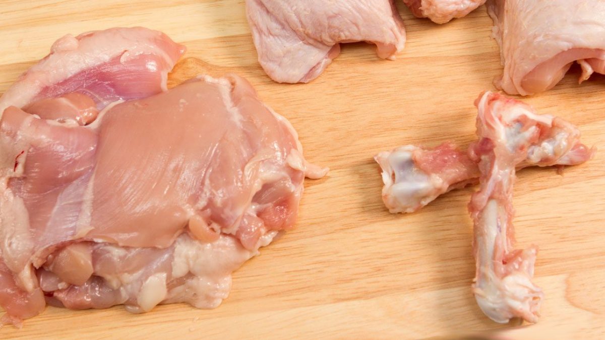 How to bone a chicken: the simple and quick technique to do it at home