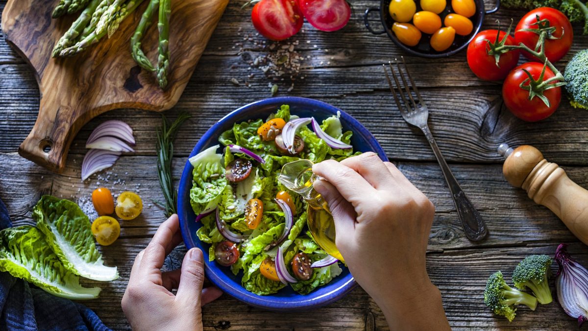 Healthy Ways to Build the Perfect Salad – Tips to Try Today!