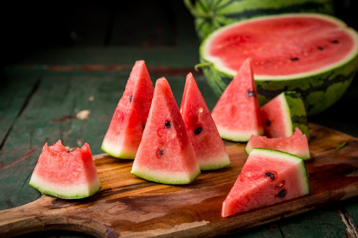 6 fruits of which you should also eat peels and seeds