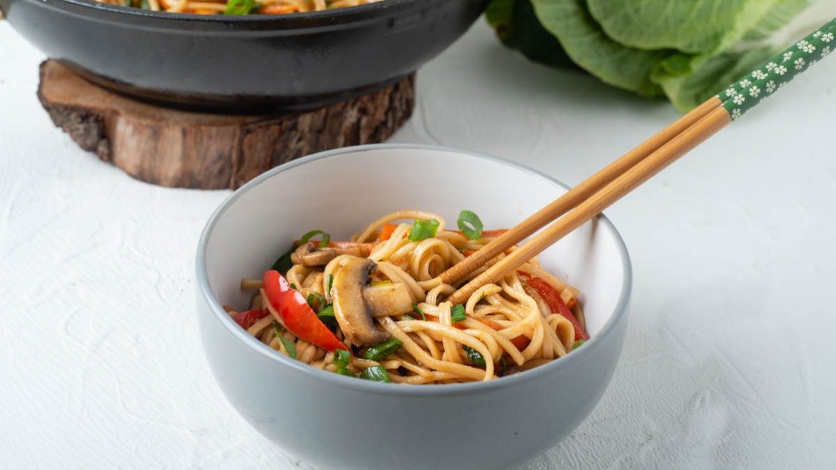 Easy Lo Mein: a fast, tasty dinner to enjoy week nights
